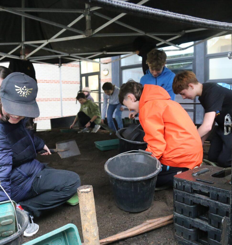 7th Class The Big Dig Archaeological Workshop - St. Kilian's German ...